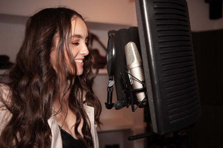 Singer’s first single celebrates her ‘Lil’ Community’ - MyCity Logan